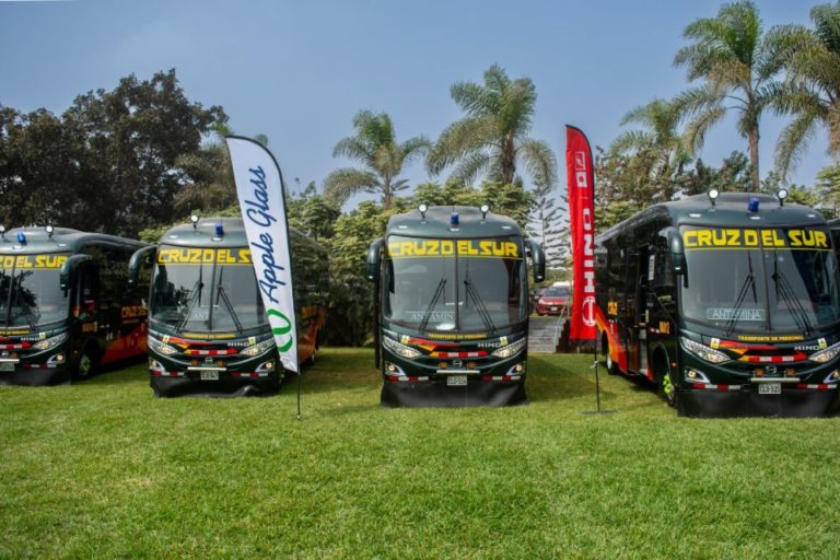 HINO Perú, Mitsui Automotriz y Apple Bus realizan la importante entrega ...